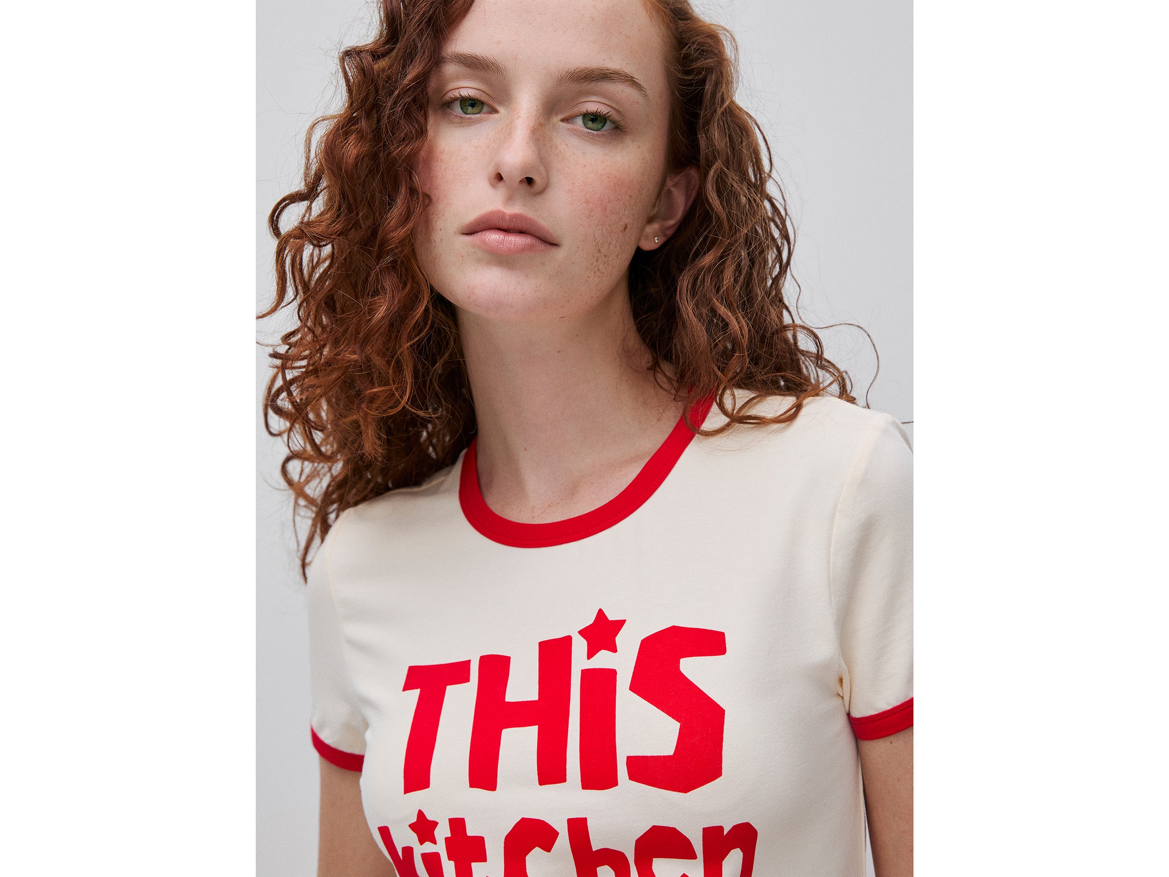 T-shirt com estampa lettering